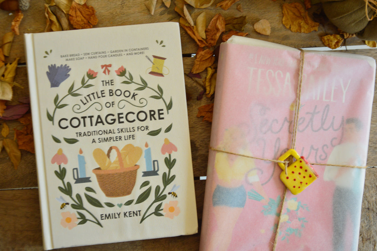 The Little Book of Cottagecore | Autumn Bookshop – Armatuer